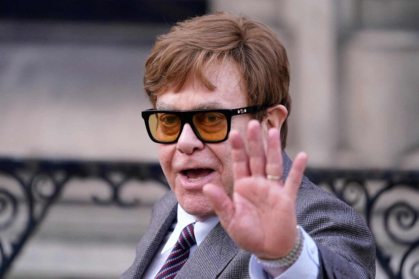 What does Elton John have that made him lose his vision? – Metro World News