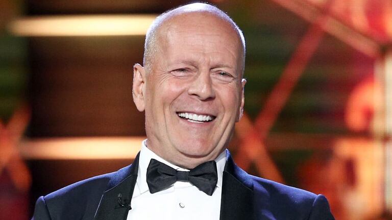 Bruce Willis tuvo un tierno gesto con los socorristas de los incendios ... Bruce Willis tuvo un tierno gesto con los socorristas de los incendios ...