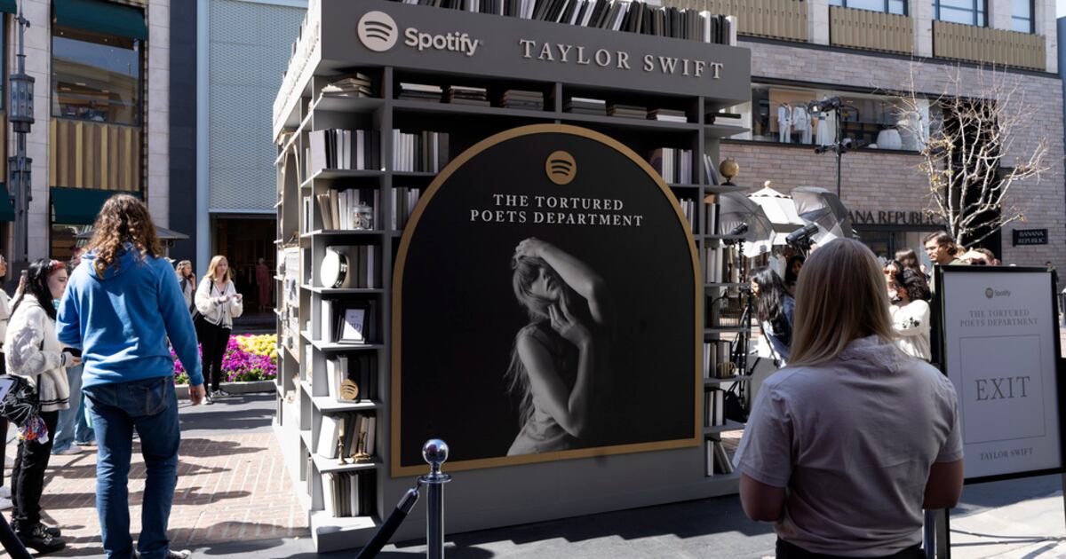 Taylor Swift sorprende a los fans con un “álbum doble” con The Tortured ... Taylor Swift sorprende a los fans con un “álbum doble” con The Tortured ...